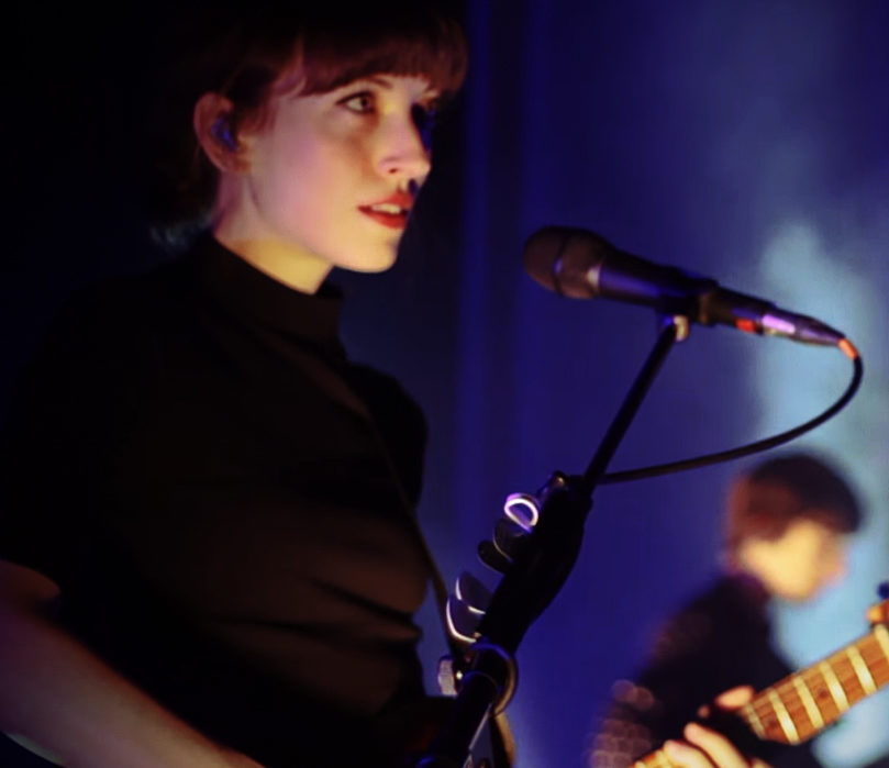 Daughter fête l'anniversaire de "Not To Disappear" en live