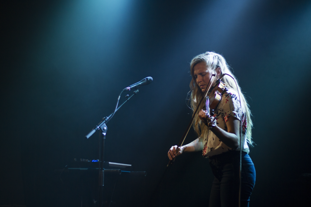 Une douce soirée en compagnie d'Hannah Epperson et de Carmody