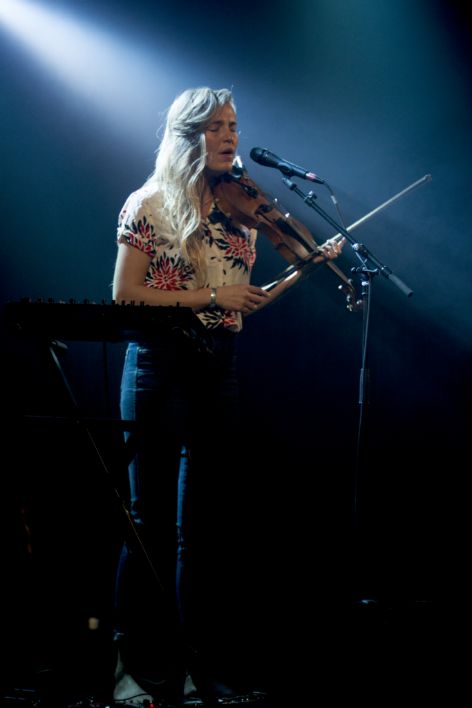 Une douce soirée en compagnie d'Hannah Epperson et de Carmody