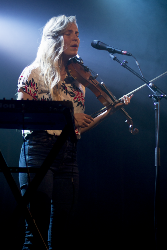 Une douce soirée en compagnie d'Hannah Epperson et de Carmody