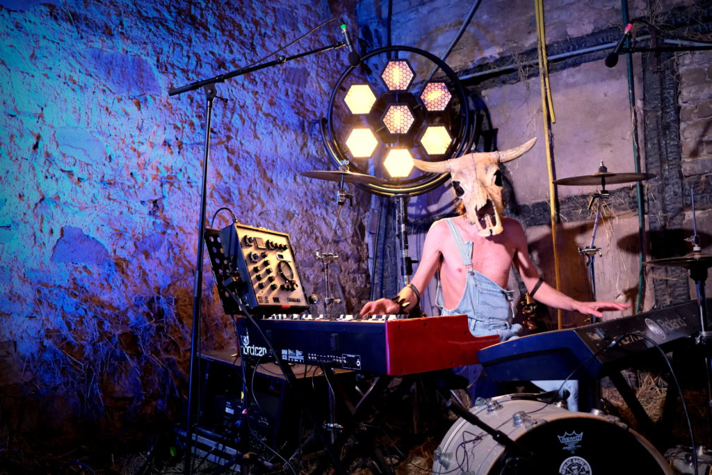 Vurro, une grange et beaucoup de rock pour un concert caché surprenant