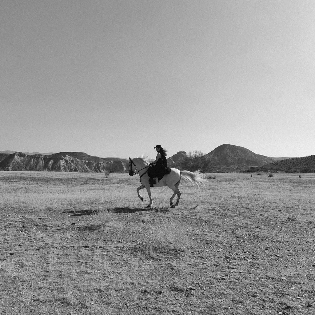 "Paris" : premier single du premier album de Dead Chic